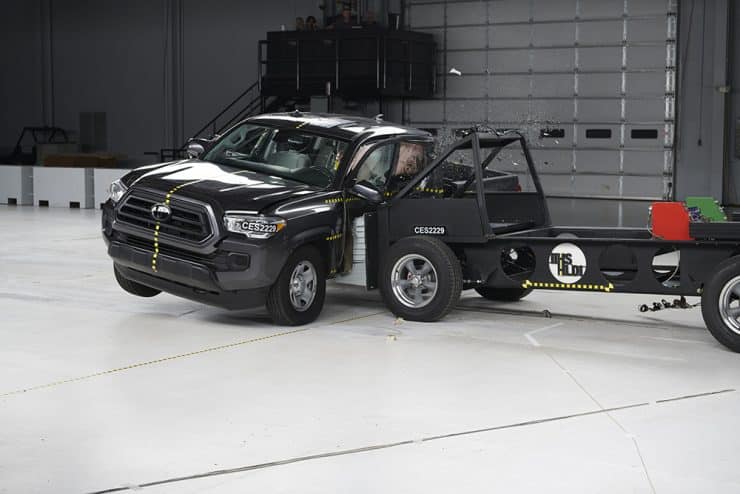 New midsize pickup crash test shows most trucks good, Toyota Tacoma trails