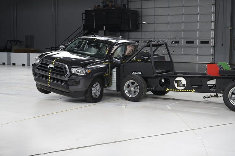 New midsize pickup crash test shows most trucks good, Toyota Tacoma trails